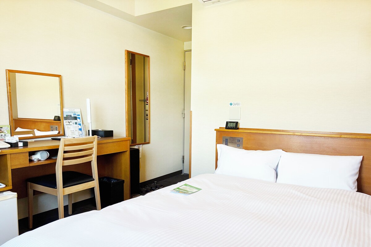 Secretária, Wi-fi grátis, roupa de cama fornecida 