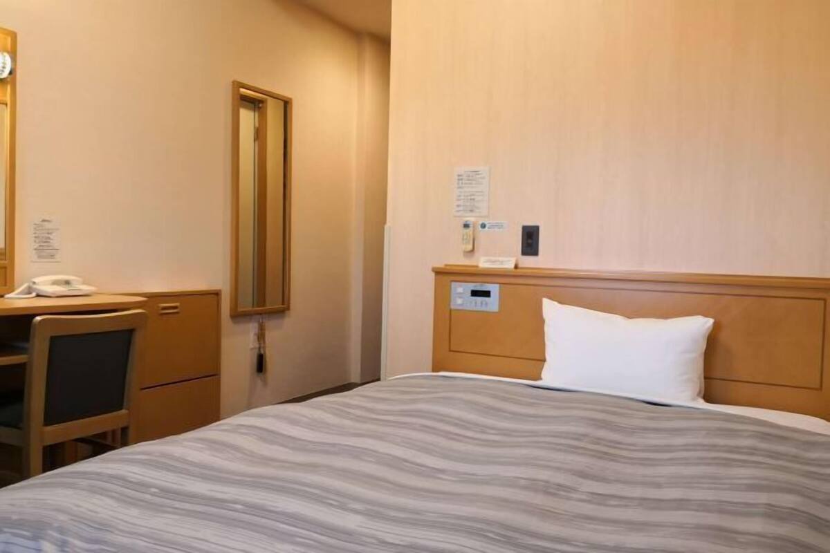 Escrivaninha, Wi-Fi de cortesia, roupa de cama