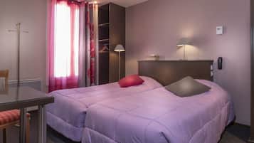 Quarto Twin Standard | Secretária, quartos insonorizados, berços/camas para crianças