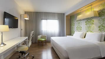 Quarto standard, 1 cama Queen | 1 quarto, frigobar, cofres nos quartos, escrivaninha