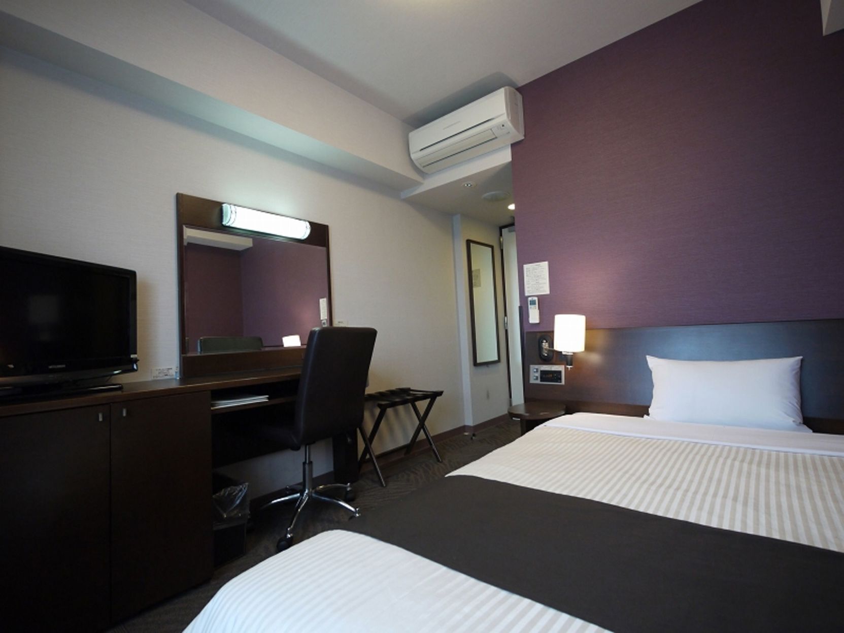 Secretária, Wi-fi grátis, roupa de cama fornecida 