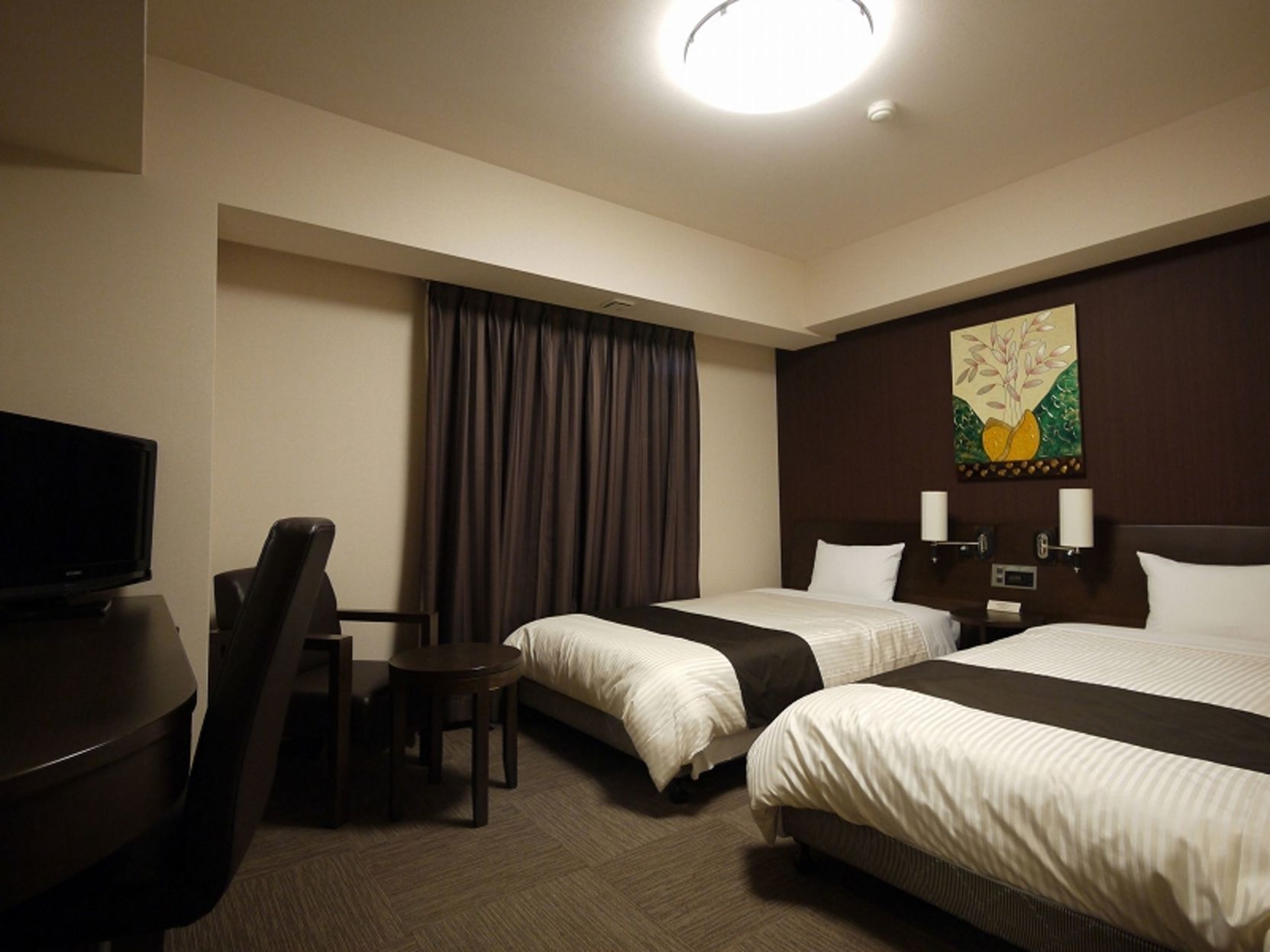 Secretária, Wi-fi grátis, roupa de cama fornecida 