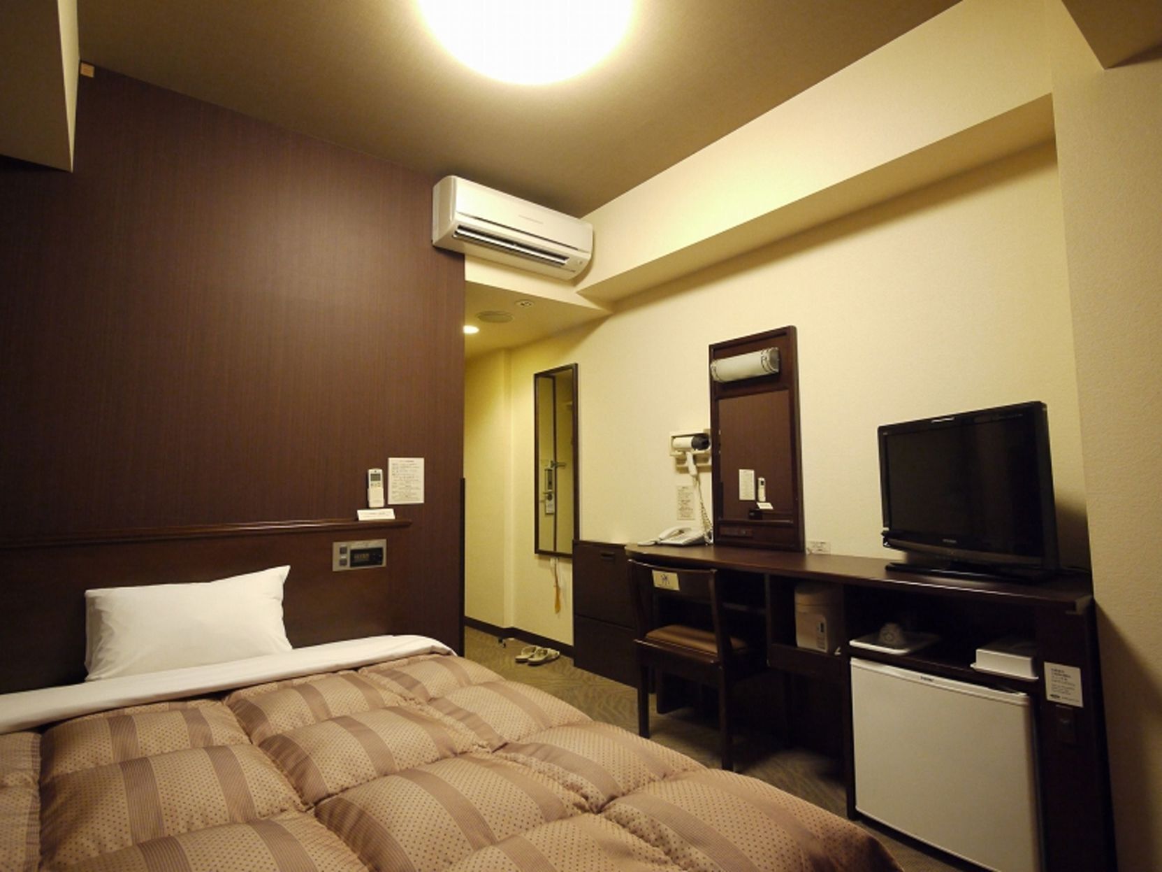Secretária, Wi-fi grátis, roupa de cama fornecida 