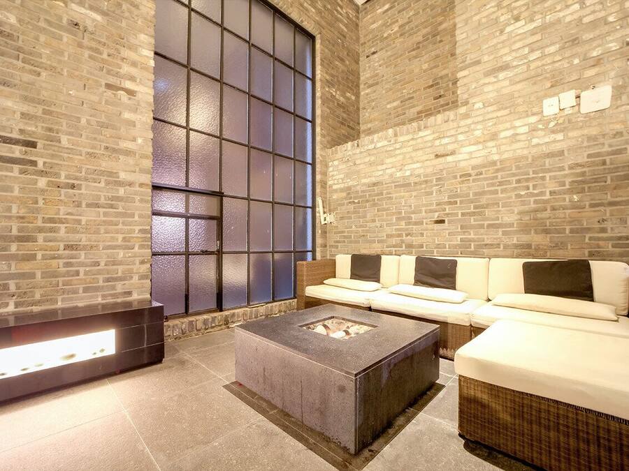 Quarto romântico | Roupas de cama premium, espaço de trabalho para notebook