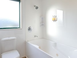 Quarto família | Banheiro | Produtos de toalete grátis, secador de cabelo, toalhas de banho