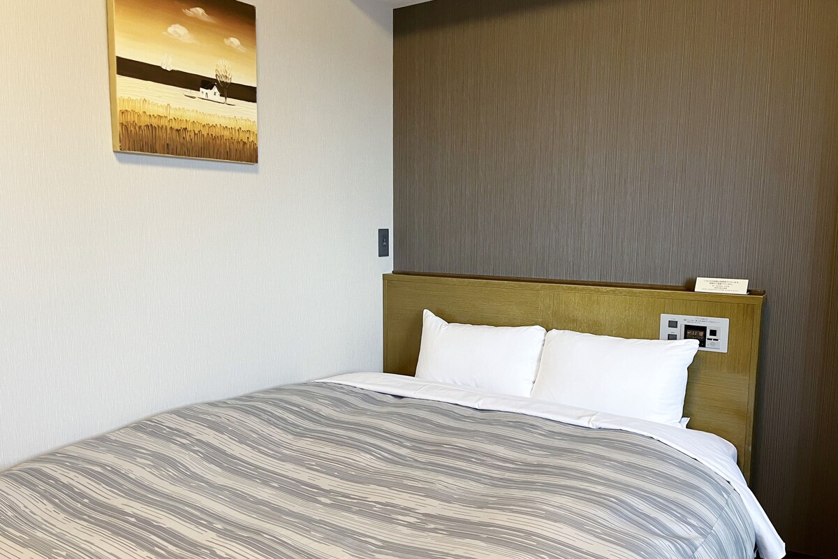 Secretária, Wi-fi grátis, roupa de cama fornecida 