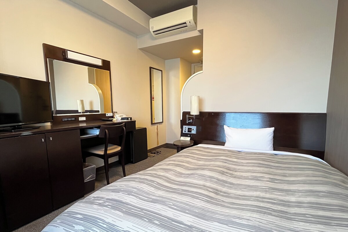 Quarto Individual Comfort, não fumadores | Secretária, Wi-fi grátis, roupa de cama fornecida 