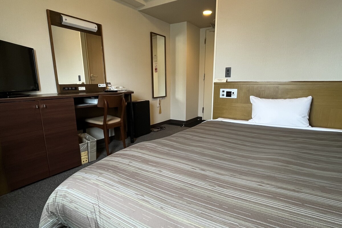 Secretária, Wi-fi grátis, roupa de cama fornecida 