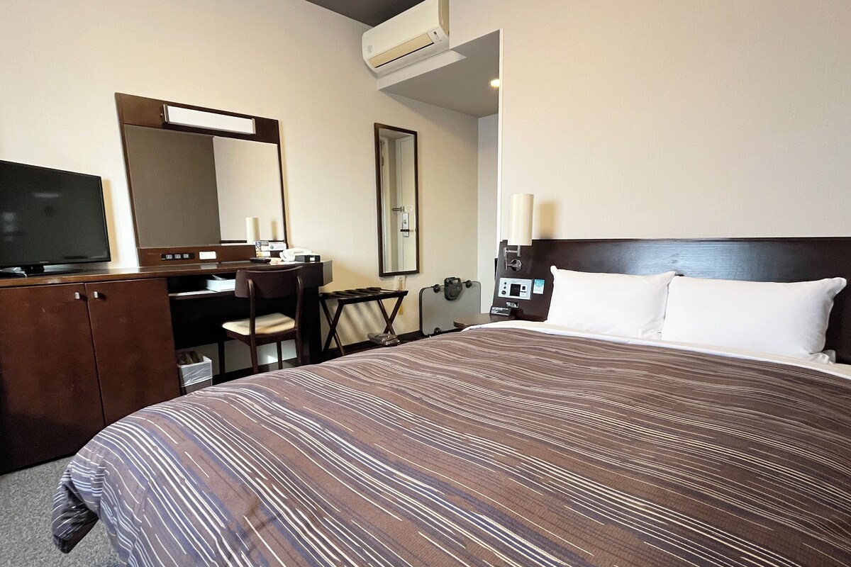 Quarto Duplo Económico, não fumadores (Comfort) | Secretária, Wi-fi grátis, roupa de cama fornecida 