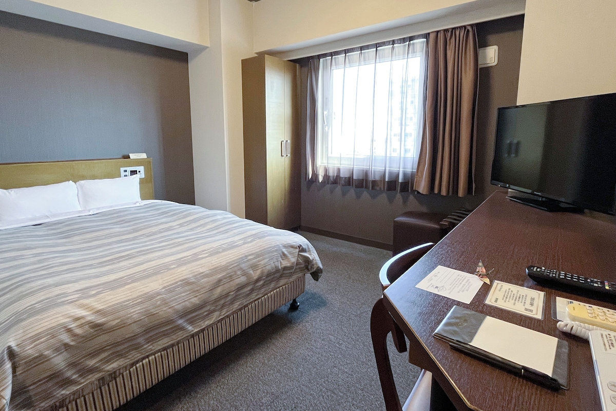 Secretária, Wi-fi grátis, roupa de cama fornecida 
