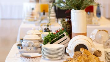 Café da manhã com buffet todos os dias (EUR 12 por pessoa)