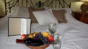 Quarto Standard, 1 cama king-size, lareira, vista para o jardim (Alcatraz) | Roupa de alta qualidade, edredões de penas, cofre no quarto