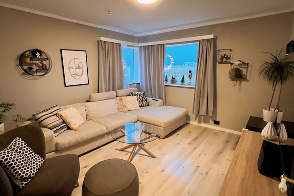 Apartamento família, 3 quartos | Área de estar | TV de tela plana, pisos aquecidos