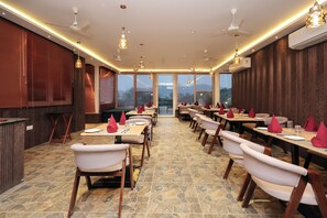 Pequenos-almoços, almoços e jantares servidos