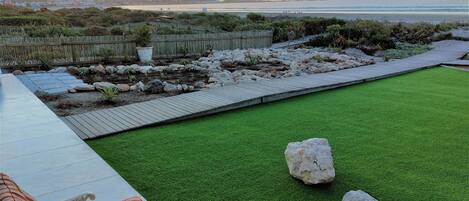 Estúdio luxo, 1 cama Queen, vista para o mar, de frente para a praia | Terraço/pátio