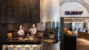 2 restaurantes, pequenos-almoços servidos, cozinha indiana