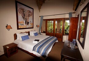 Roupas de cama premium, camas Select Comfort, frigobar