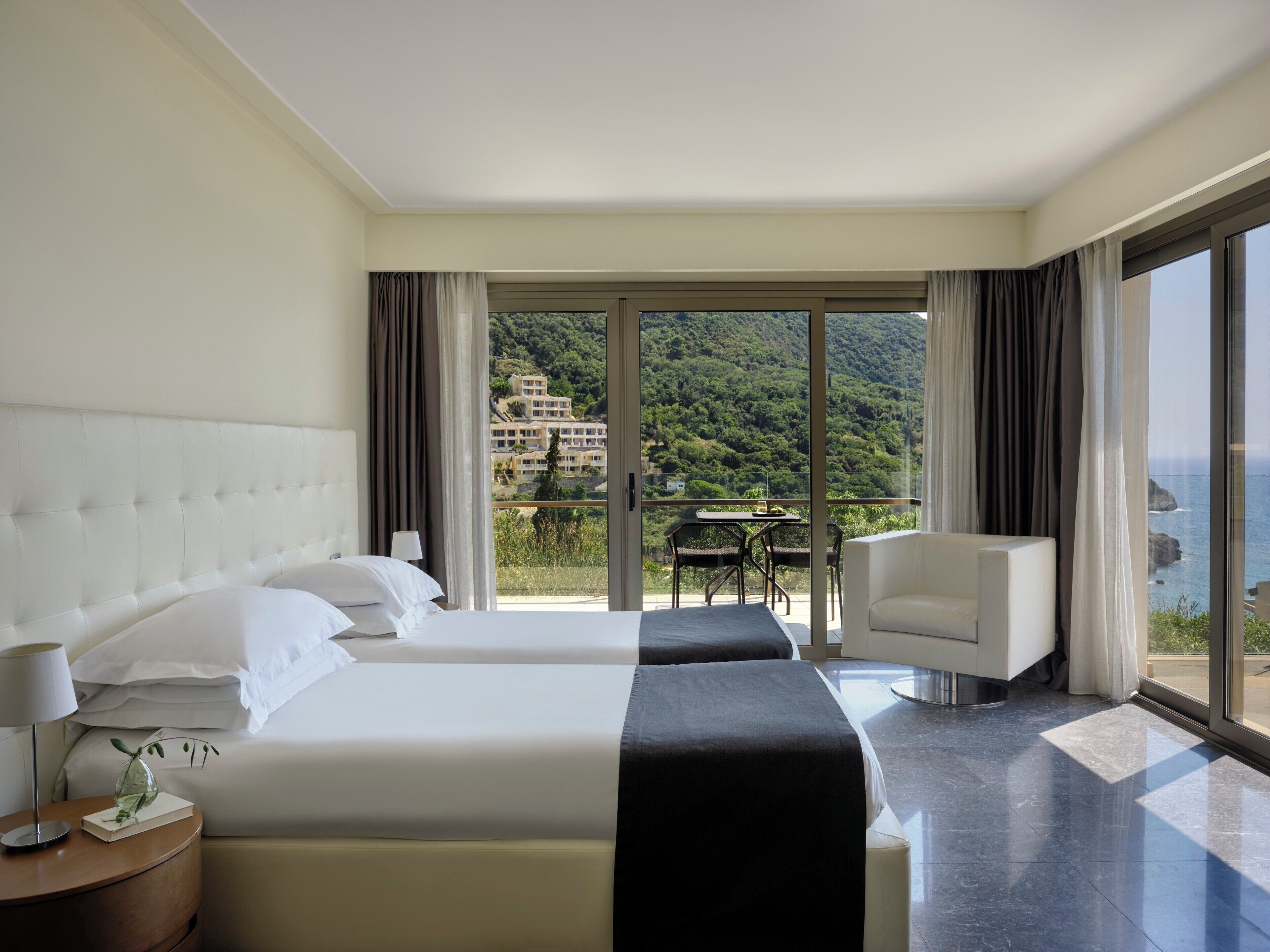 Deluxe Villa Sea View with Private Pool | Cofres nos quartos, escrivaninha, espaço de trabalho para notebook