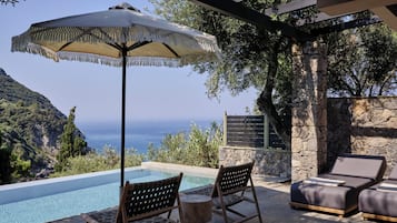 Deluxe Double Suite Sea View with Private Pool | Vista do quarto