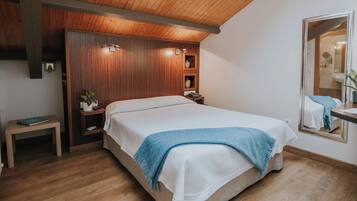 Quarto Individual Básico | 1 quarto, minibar, com decoração personalizada