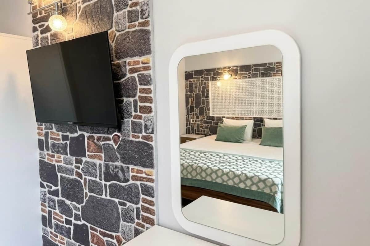 Minibar, cofre no quarto, quartos insonorizados, Wi-fi grátis