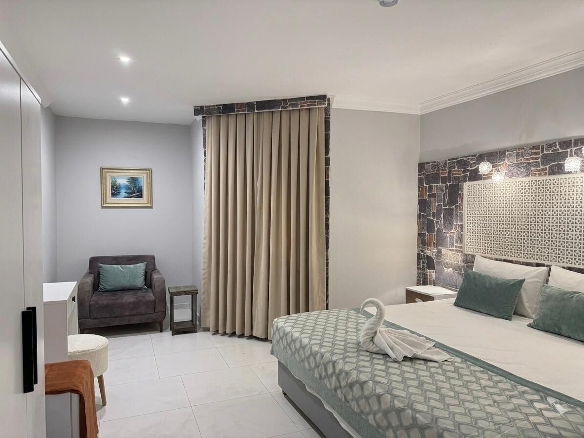 Quarto Triplo Standard | Minibar, cofre no quarto, quartos insonorizados, Wi-fi grátis 