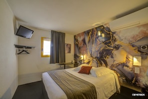 Quarto casal standard | Individualmente mobiliados, escrivaninha, quartos à prova de som