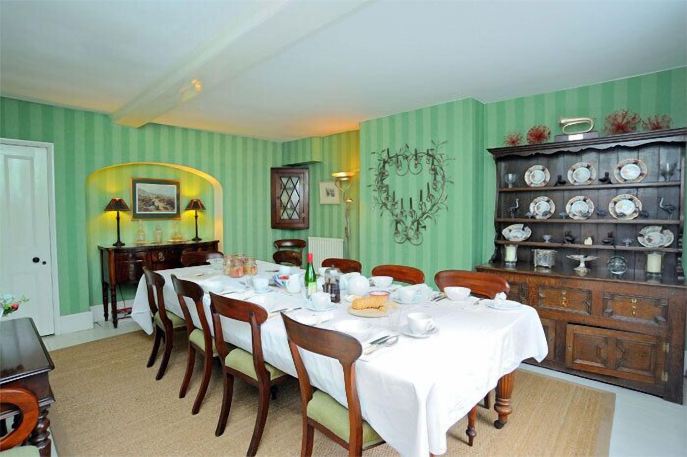 Pequeno-almoço preparado no momento diário incluído 