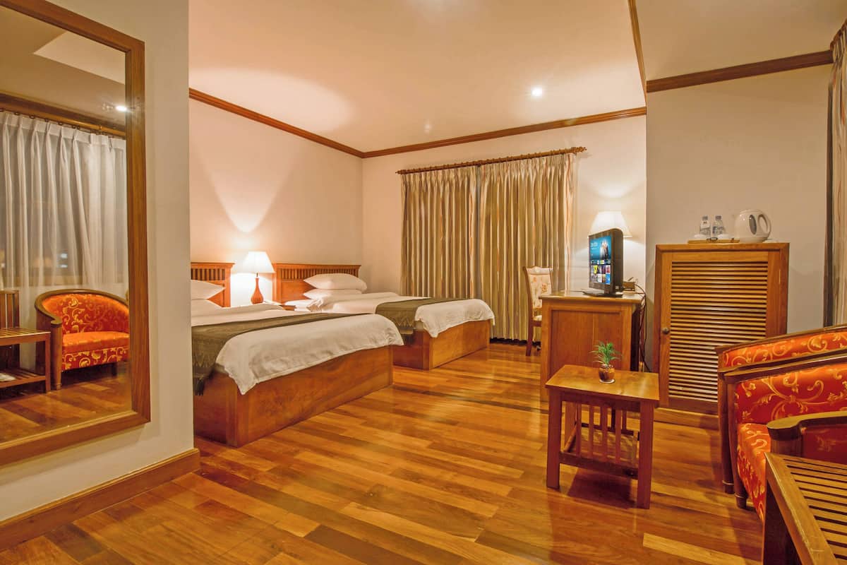 Quarto duplo, sacada (Colonial) | Frigobar, cofres nos quartos, escrivaninha