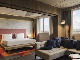 Suite Superior, 1 cama king-size | Roupa hipoalergénica, minibar, cofre com capacidade para portátil