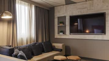 Suite Superior, 1 cama king-size | Roupa hipoalergénica, minibar, cofre com capacidade para portátil