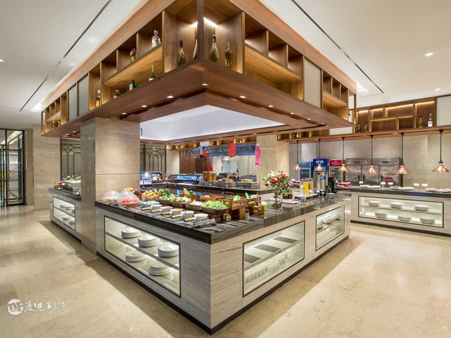 Pequeno-almoço tipo buffet diário mediante uma taxa