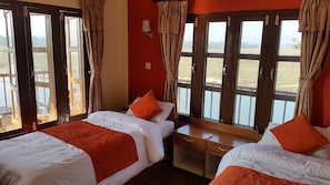 Quarto casal luxo | Cofres nos quartos, escrivaninha, Wi-Fi de cortesia