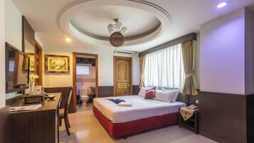 Roupas de cama premium, frigobar, cofres nos quartos, escrivaninha