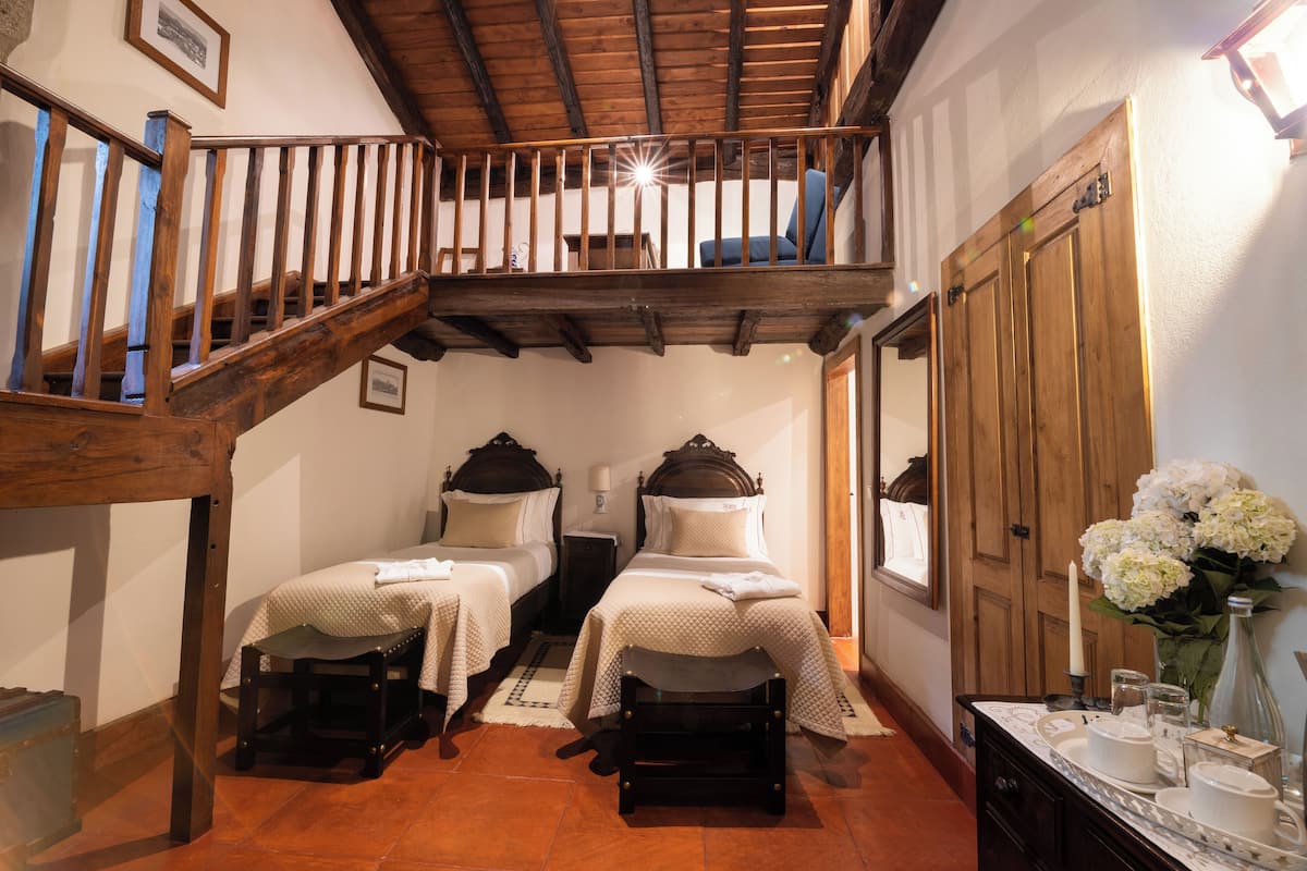 Quarto Twin Superior | 1 quarto, com decoração personalizada, com mobília individualizada