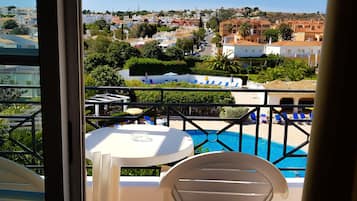 Quarto Superior | Minibar, secretária, secretária adequada para computadores portáteis