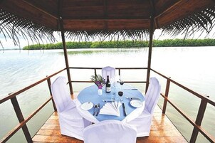 Pequenos-almoços, almoços e jantares servidos