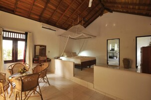 Quarto Deluxe | Sala de estar | Televisor, leitor de DVD