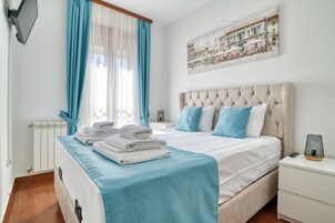 Apartamento luxo, 1 quarto, sacada, vista para o mar | 1 quarto, roupas de cama premium, edredons de pluma