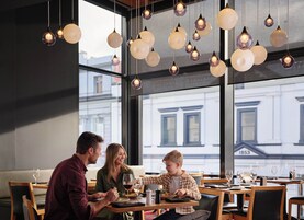 Pequenos-almoços, almoços, jantares servidos, cozinha regional 