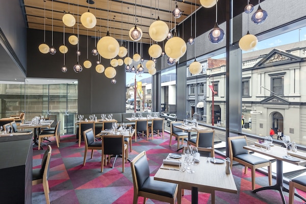 Café da manhã com buffet todos os dias (AUD 32 por pessoa)