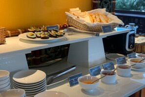 Pequeno-almoço completo diário incluído