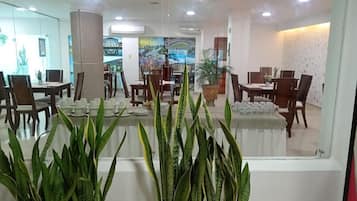 Café da manhã, almoço e jantar