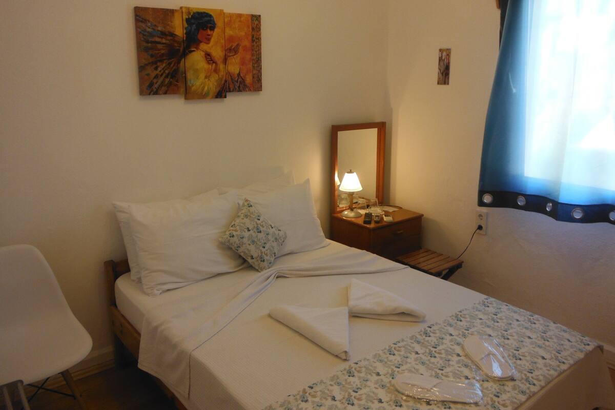 Quarto Duplo Deluxe, 1 cama de casal | Quartos insonorizados, camas desdobráveis, Wi-fi grátis 