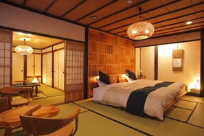 Quarto superior | Edredons de pluma, cofres nos quartos, individualmente decorados