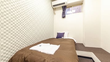 Individualmente decorados, escrivaninha, cortinas blackout