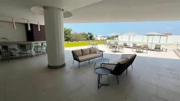 Bar à beira da piscina
