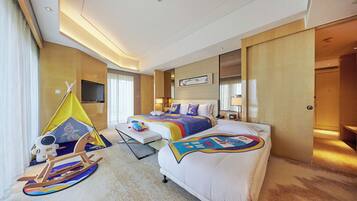 Suite Familiar, várias camas, vista para o mar | 1 quarto, roupa de alta qualidade, edredões de penas, minibar