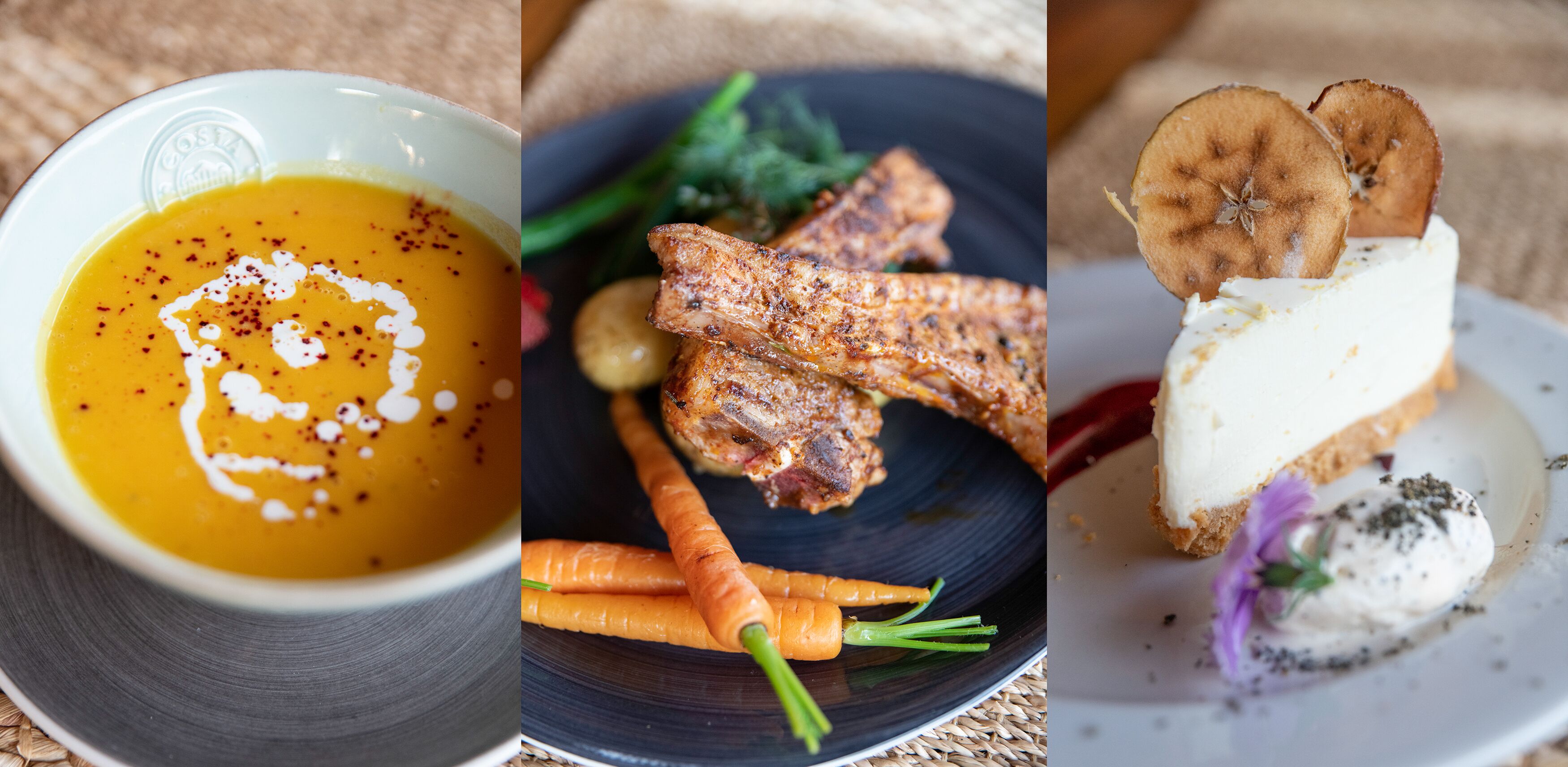 Uma tigela de sopa com enfeite, um prato com carne grelhada e legumes, e uma sobremesa com fruta e creme.