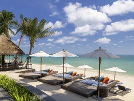 4 bares/lounges, 2 bares ao lado da piscina, bar na praia